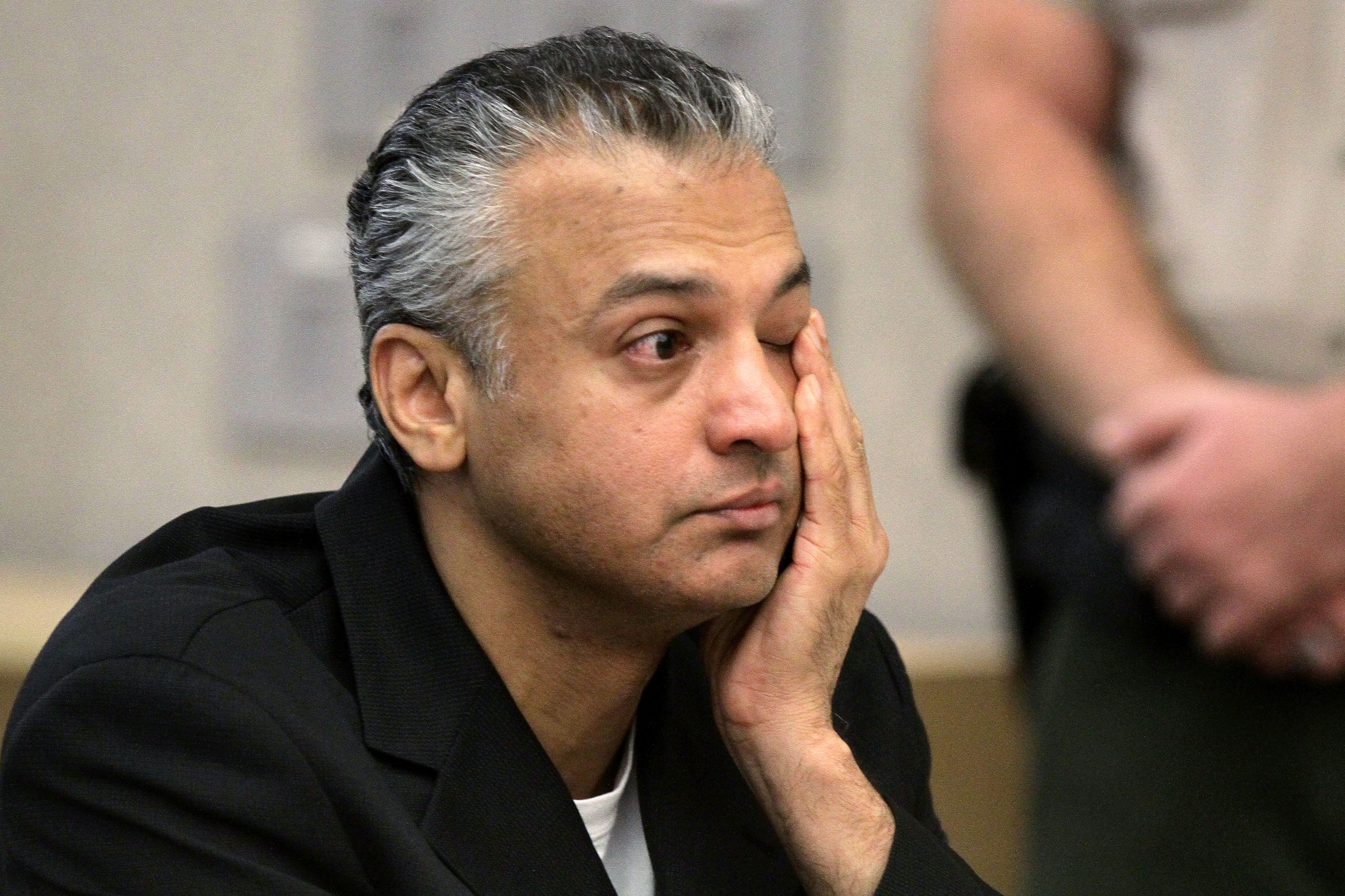 '40-year-old Virgin' actor Shelley Malil who stabbed ex-girlfriend 23 ...